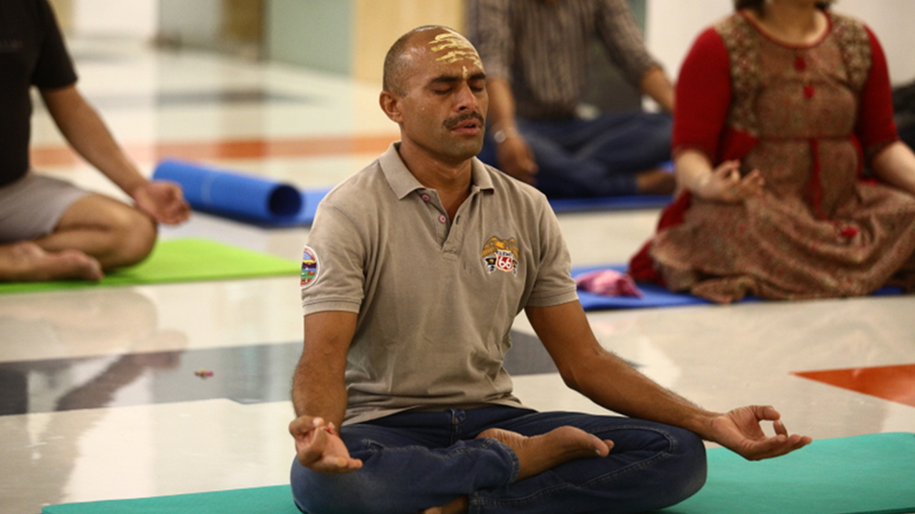 Yoga vs Meditation: differences and similarities | The Transformative ...